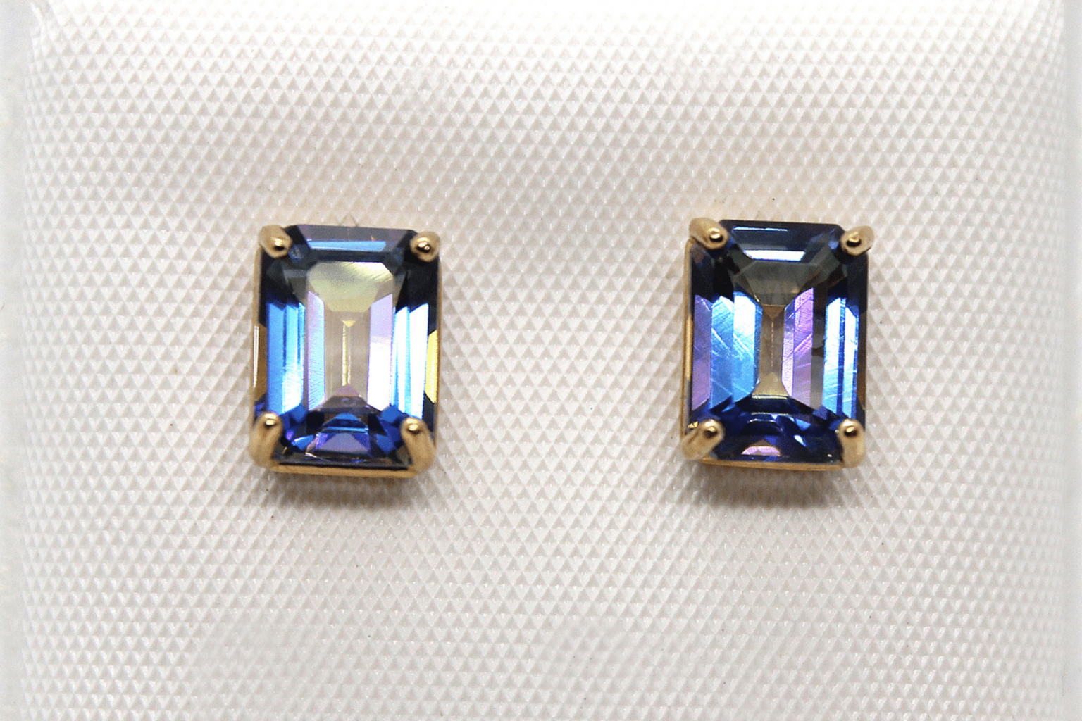 Mystic Topaz - Properties, Meaning, & Benefits (2022 Guide)