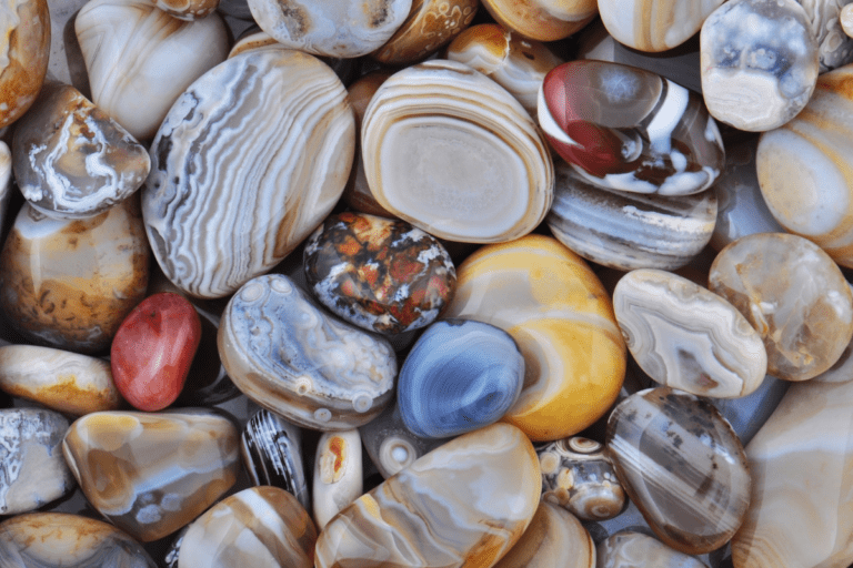 Full Guide To Agate vs. Jasper (This is the Difference)