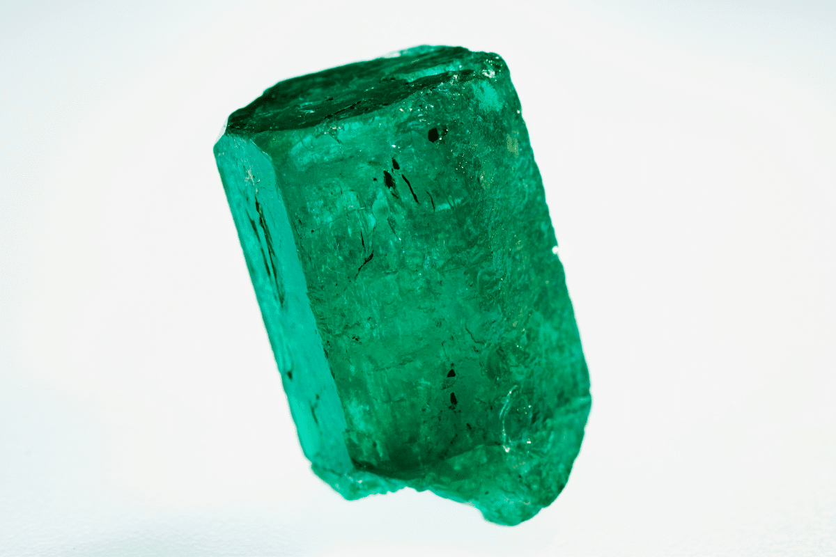 Full Guide To Green Beryl vs. Emerald (This is the Difference)