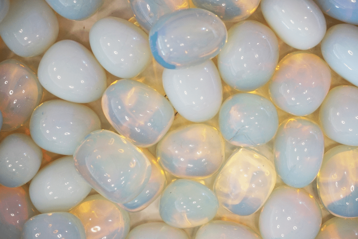 Full Guide To Opalite vs. Opal (This is The Difference)